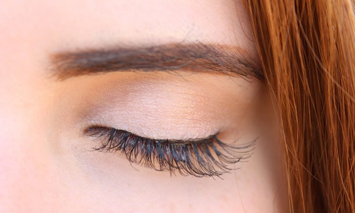 10 Best Mascara No Flaking Products & Their Reviews (Updated 2022)